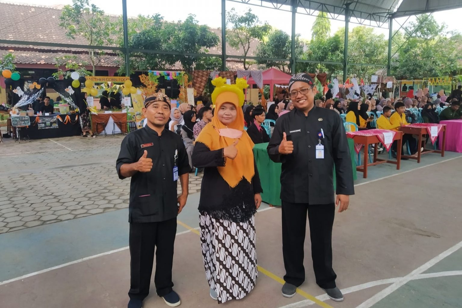GEBYAR PASAR PANGAN BUMI SAMIN DI SMAN 1 RANDUBLATUNG | BLORANEWS GEBYAR PASAR PANGAN BUMI SAMIN DI SMAN 1 RANDUBLATUNG | BLORANEWS